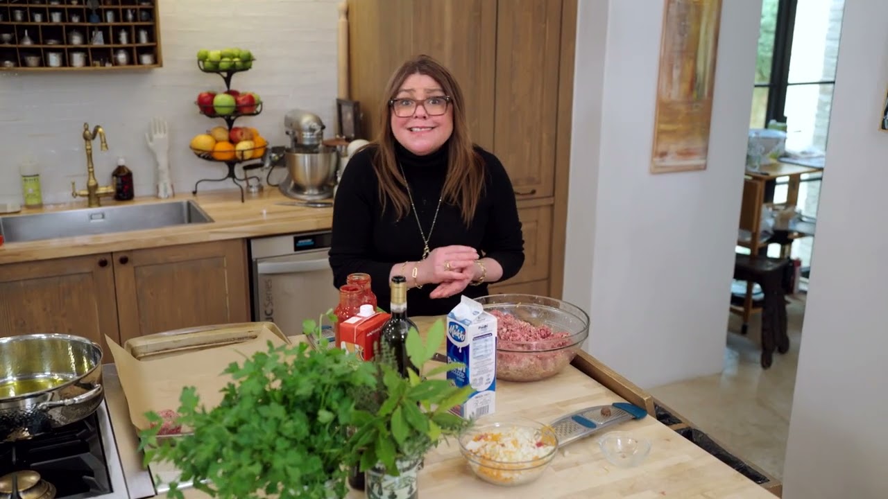 Rachael Ray In Tuscany Spaghetti and Meatballs EP104