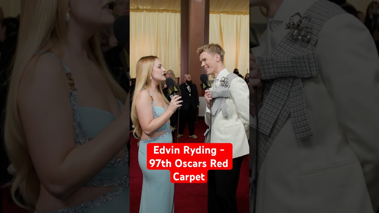 Amelia Dimoldenberg & Edvin Ryding Sing the Wicked Defying Gravity Riff | 97th Oscars Red Carpet