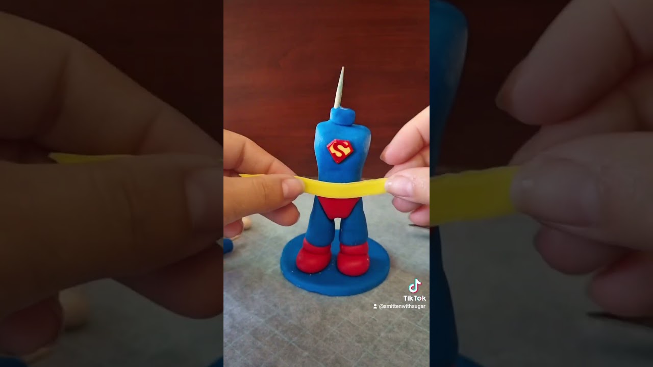 Making a Superman cake topper #caketopper #superman #supermancake
