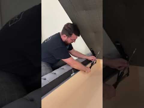 Attaching a gas spring
