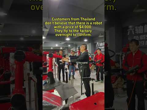 Thai customers try out an interesting robot with a 0.94m arm span and 5kg payload#factory#robot