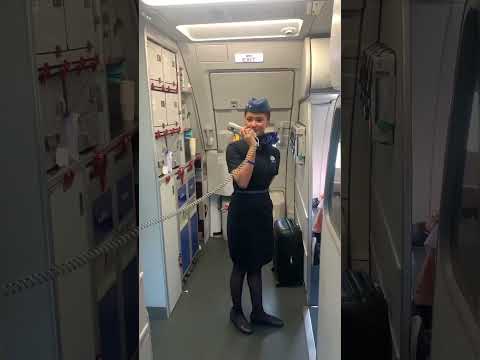 Will cabin crew jobs end at the age of 27 ❓😰 #indigo #flightattendant #shorts #CrewFM