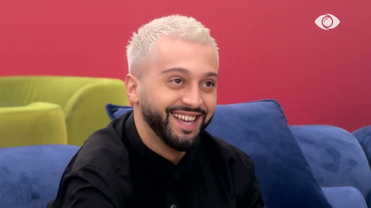“Ngrije kokën…”/ Egli surprizohet nga e ëma, “shpërthen” në lot – Big ... “Ngrije kokën…”/ Egli surprizohet nga e ëma, “shpërthen” në lot – Big ...