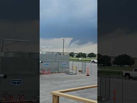 Tornado forms in Sikeston, Missouri