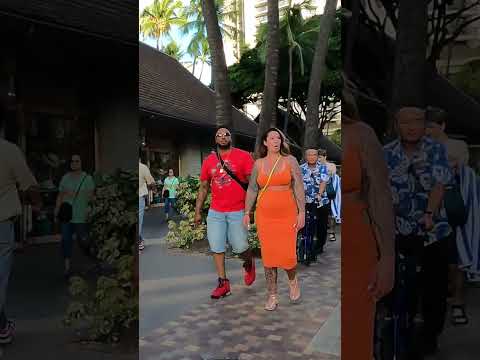 HAWAII PEOPLE | Walking Along the Street Watching Tourists in Waikiki, HI