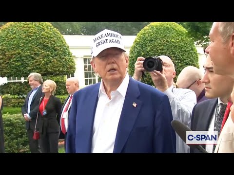 Completely disoriented Trump attempts to speak, fails badly