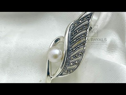What is the description of a brooch?What is the significance of the brooch?What is a jewelry pin cal