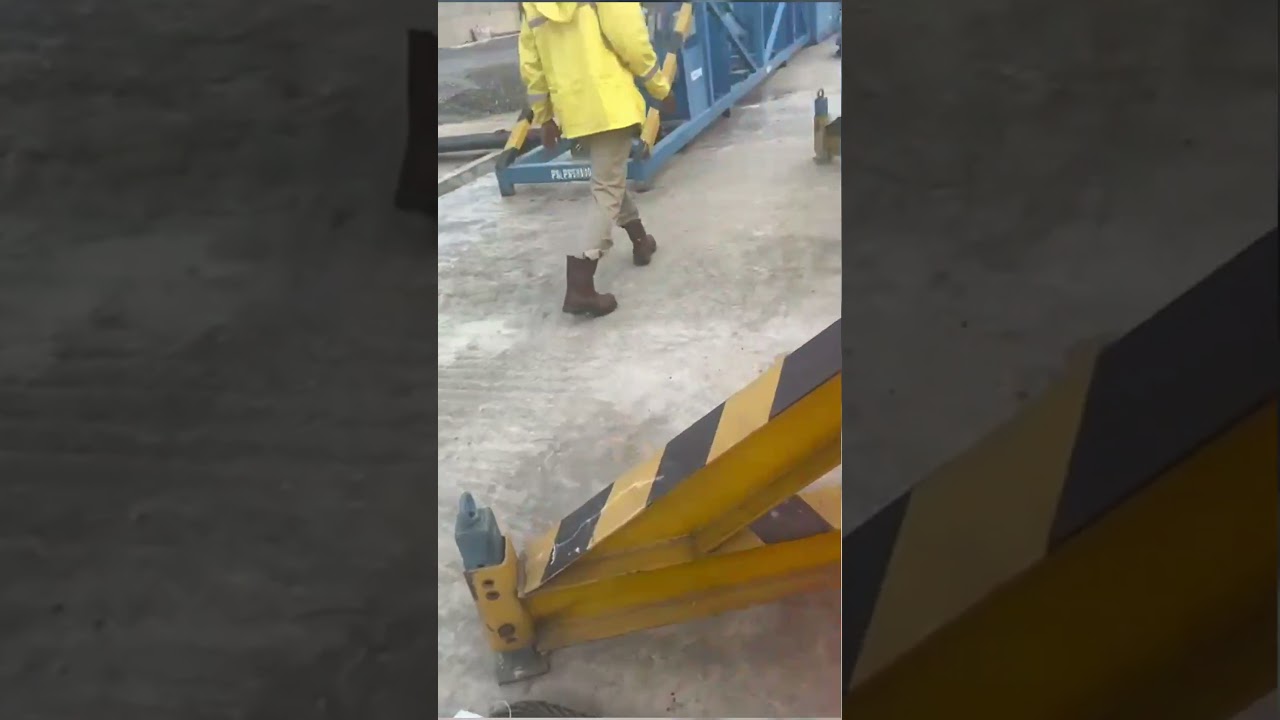Lowering and aligning the shoe joint through the Land Piling Frame #oilandgas #drillingoperations