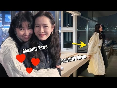 SON YE JIN THE SWEET GESTURES TO POST INSTAGRAM SON YE JIN HUGGING SUPPORTIVE REFLECTED ON MIRROR