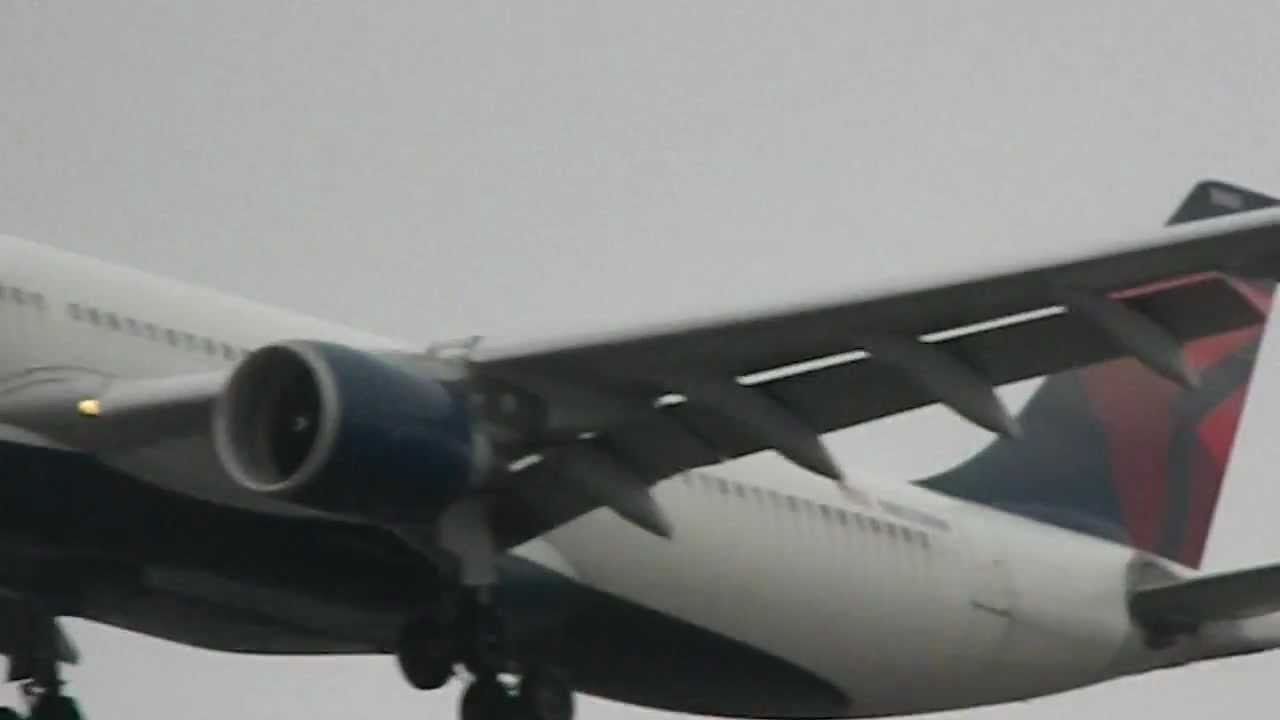 Delta Airlines Flight DL591 Paris, FR (CDG)-Detroit, MI (DTW) Airbus A330-300: Landing