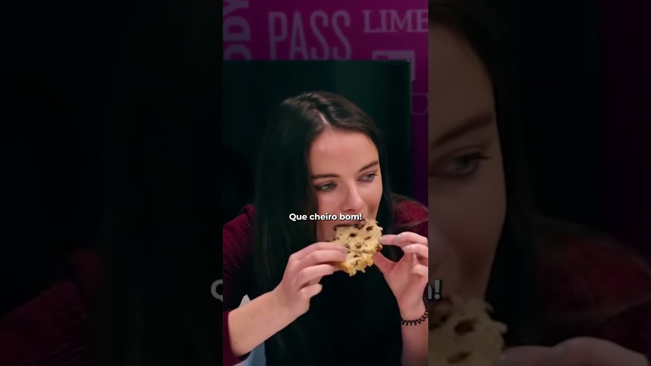 Gringos provando Chocottone Bauducco 🎄