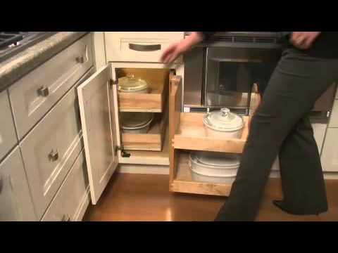 Base Blind Corner with Swing-out Pantry
