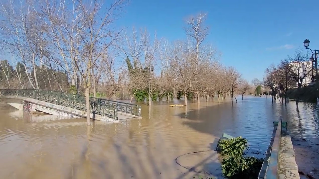 Λάρισα: Πρωτόγνωρες εικόνες στο Αλκαζάρ - Σε απέραντη λίμνη που κατάπιε ...