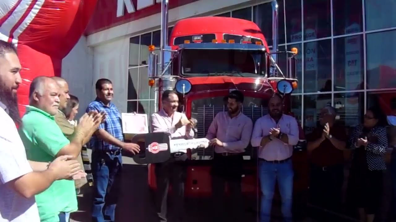 Kenworth Laguna entrega su última unidad T800 en Durango