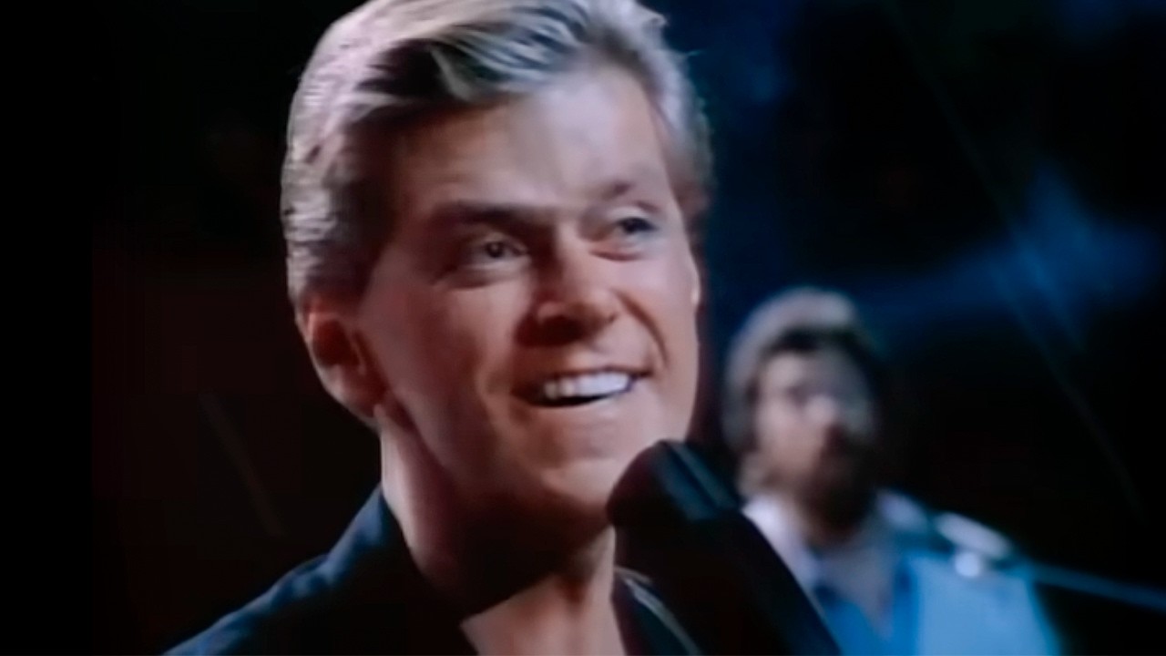 Chicago - Hard To Say I'm Sorry (Official Music Video)