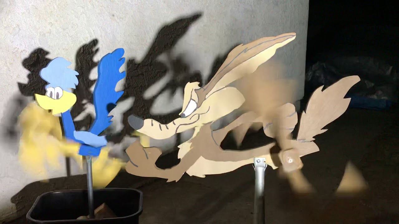 Road Runner and Wiley coyote whirly gigs