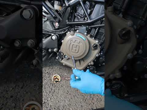Svartpilen 401 Torque Levels #husqvarnasvartpilen401 #motorcyclemaintenance #bikelife
