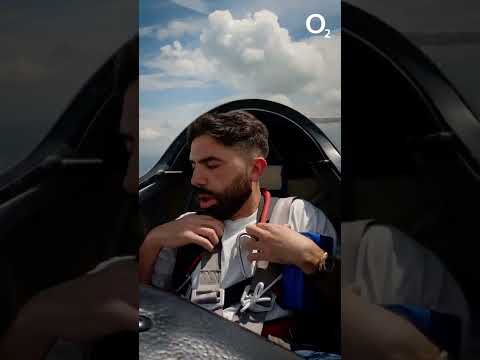 Extreme Flugmanöver im Segelflugzeug – Honor Magic4 Pro gewinnen / Unboxing Extreme #shorts