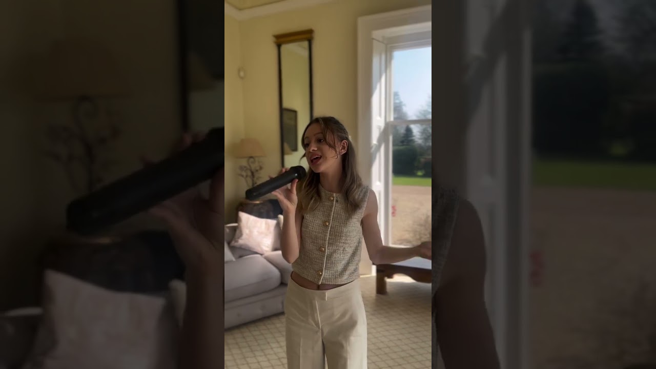 Holly Rose – Wedding Vocalist & Pianist