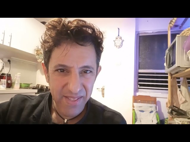 להכיר את המקום והבמה לפני ההופעה מתוך הסדנה ʺפחד במהʺ עם רובי ראבני