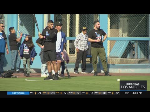 Dodgers honor hundreds of veterans, service members for Veterans Day
