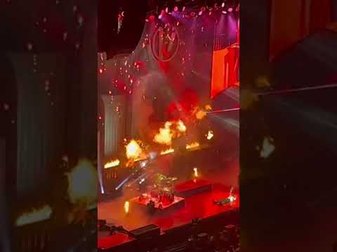 Jam out with FIRE: Twenty One Pilots - Heavydirtysoul (Clancy Tour, Live at Ball Arena, August 2024)