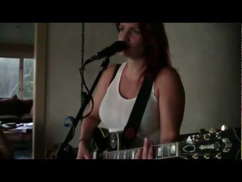 Sneak Peek Inside the Chelsea Berry Band Rehearsal – Good Morning ...