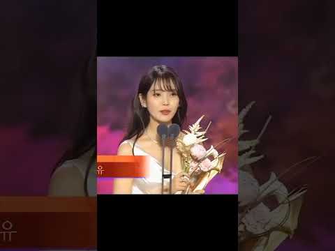 lee jong suk being proud boyfriend 💗 #iu #leejongsuk #lover