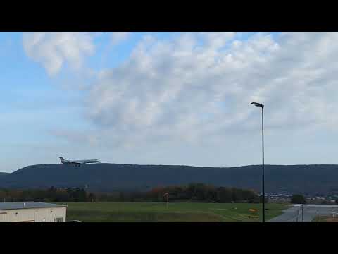 American Eagle ERJ-145 Landing at State College Regional Airport