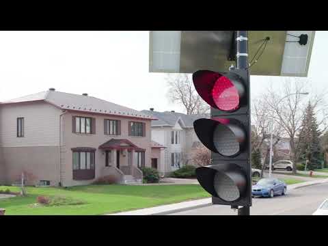 This Quebecois traffic signal only turns green if it detects someone ...