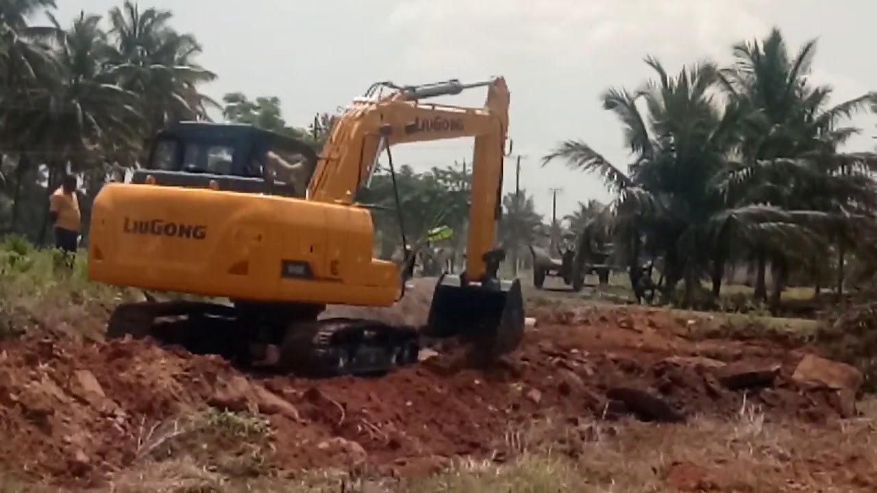 Brand new Liugong 915E Excavator in action... 😍