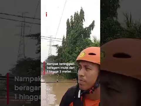 Tim Sar Evakuasi Keluarga yang Terjebak Banjir di Jabodetabek