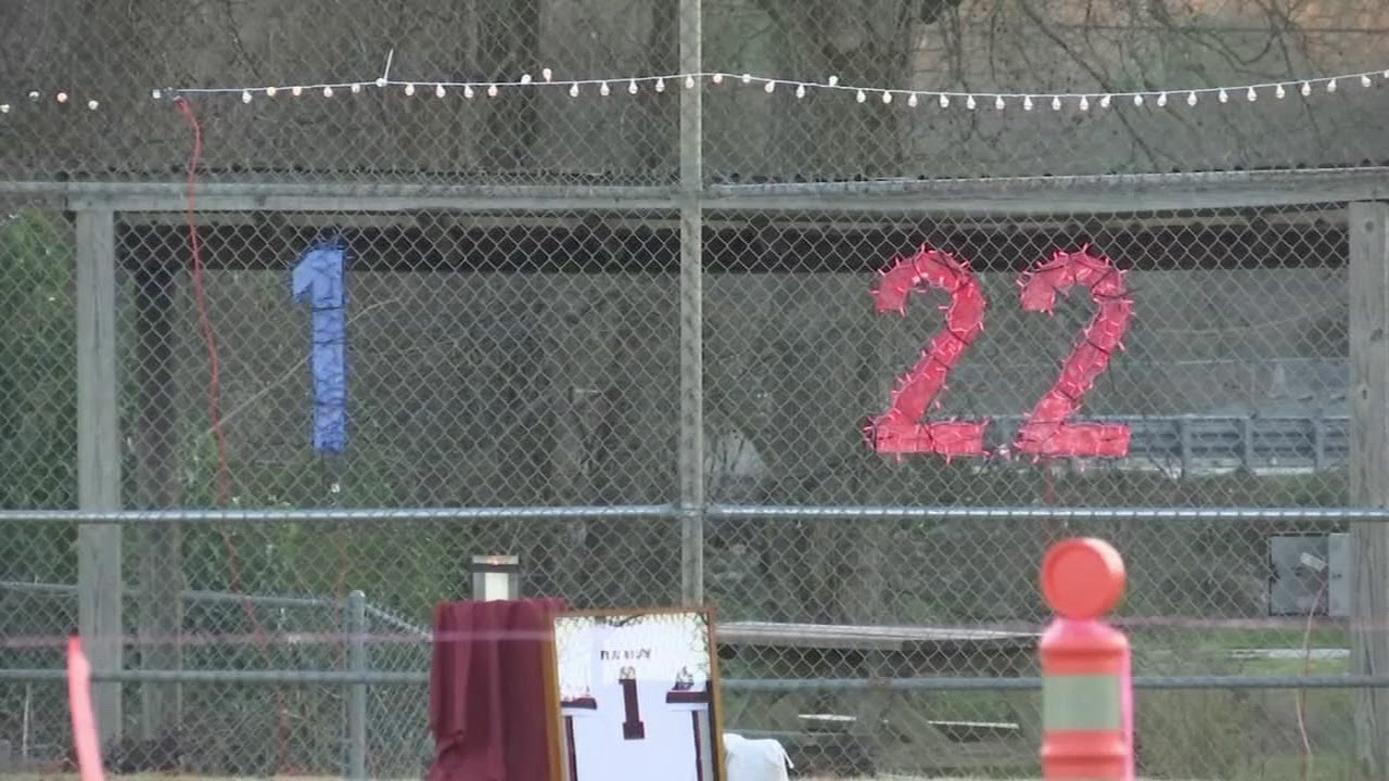 Lady Bantams honor USC-Union softball players killed in collision