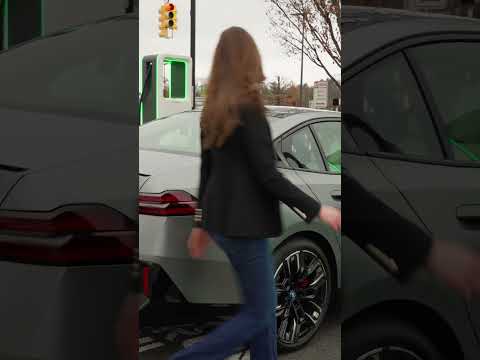 Easy Charging With The Apple Wallet Charging Card | BMW Did You Know?
