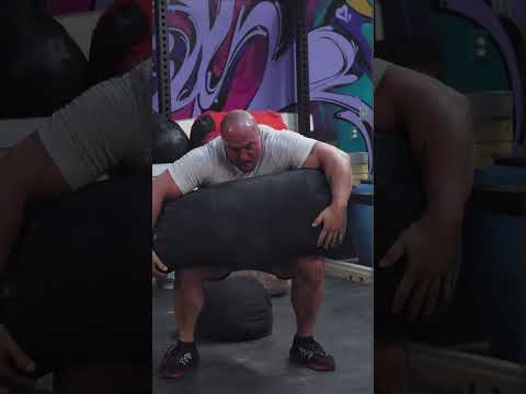 433lbs sandbag 🤯 of the floppiest, most awkward sandbag I’ve ever touched. No problem 👍