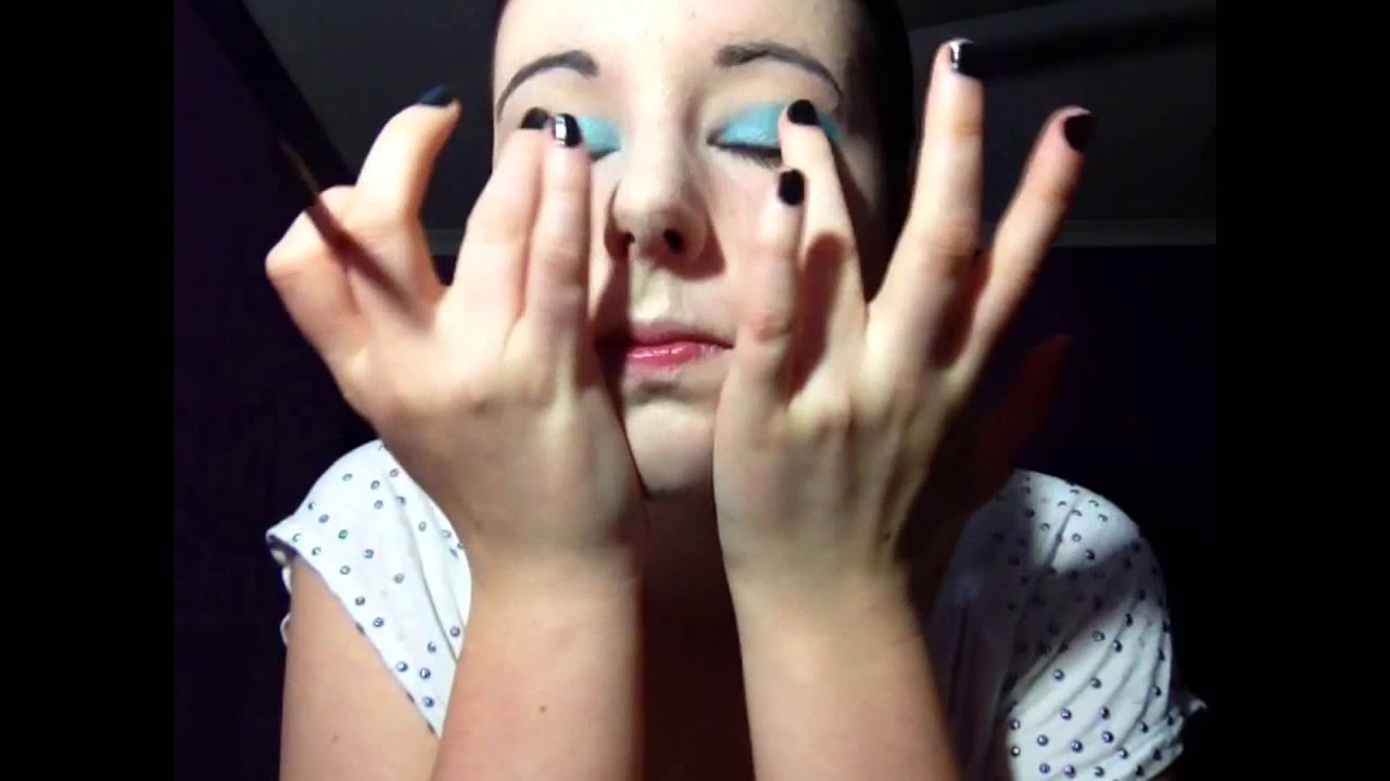 Hatsune Miku Makeup Tutorial