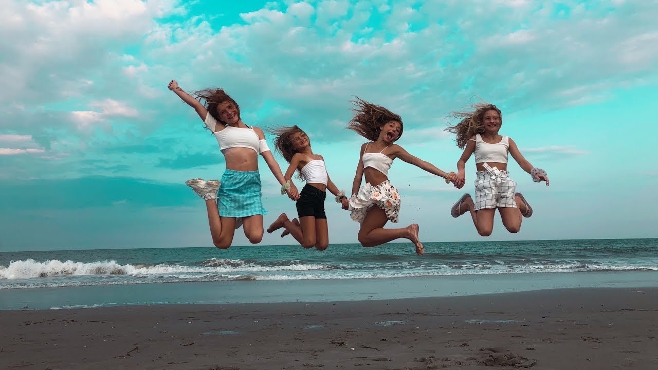 Girls beach trip!🏖🌊🐬