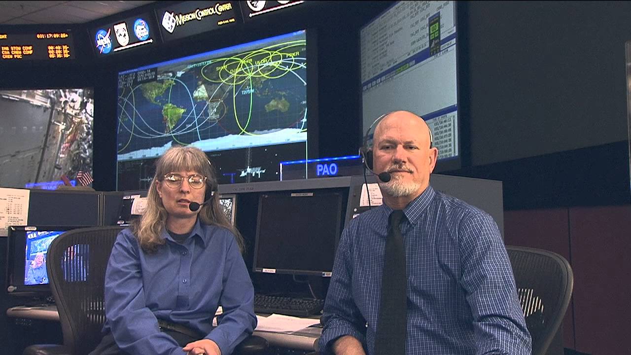 EVA Systems Flight Controller Talks With Students