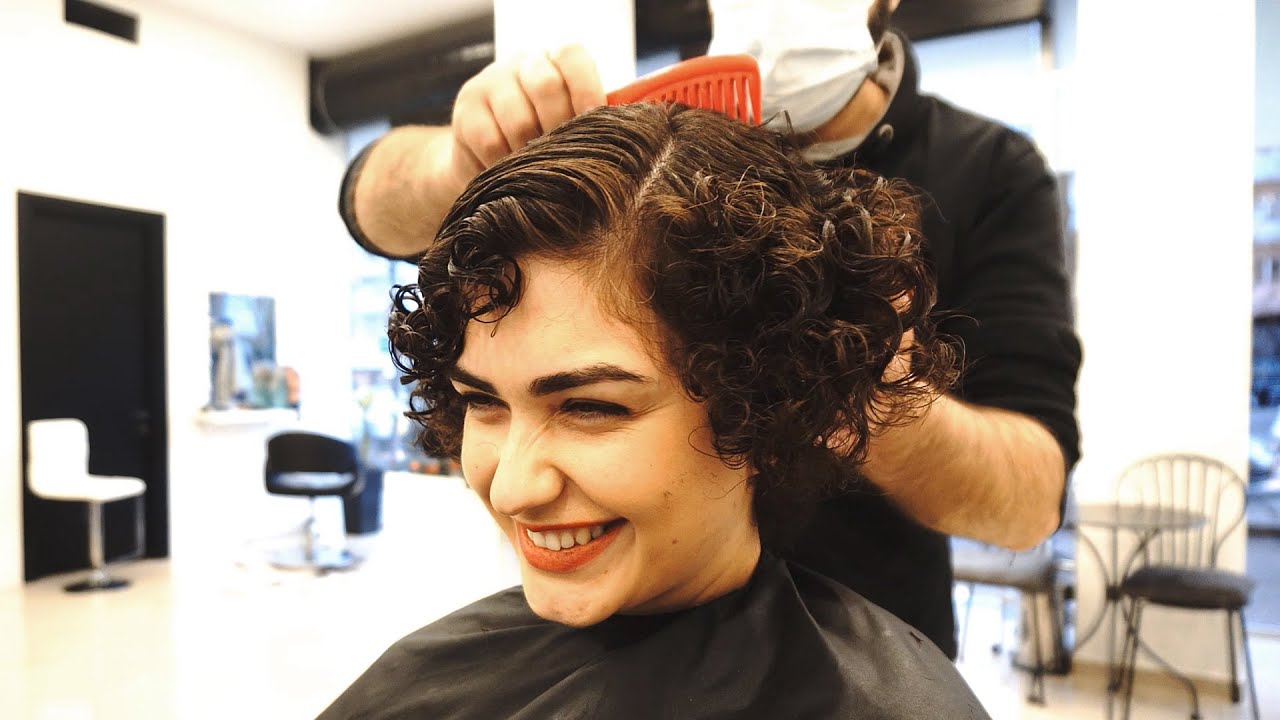 SUPER HAIRCUT - 80s SHORT VINTAGE CURLY BOB FEMALE