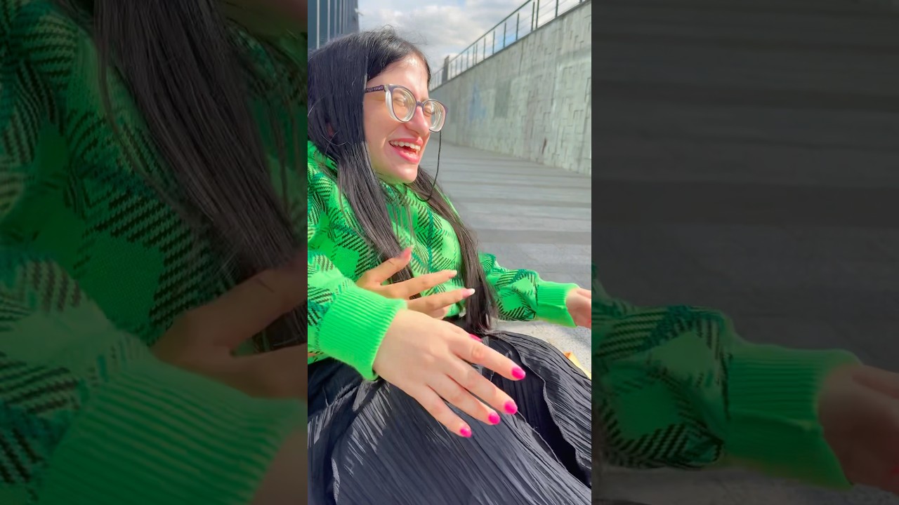 Unseen Jasmine tickles the dwarf…😮😂🤭(not for kids) #jasminemeyer