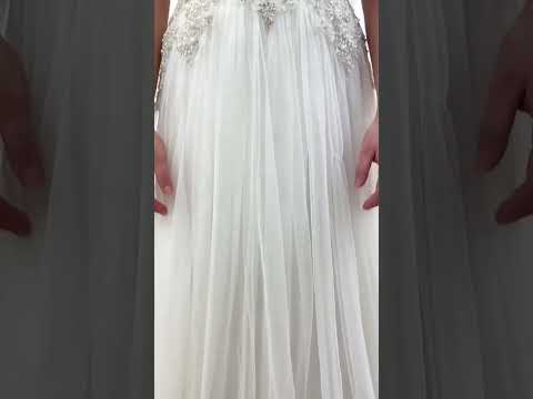 The type of dress that belongs in a castle 😍