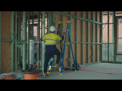 P170 Fibreglass Job Station Platform Stepladder | Bailey Ladders | SWM