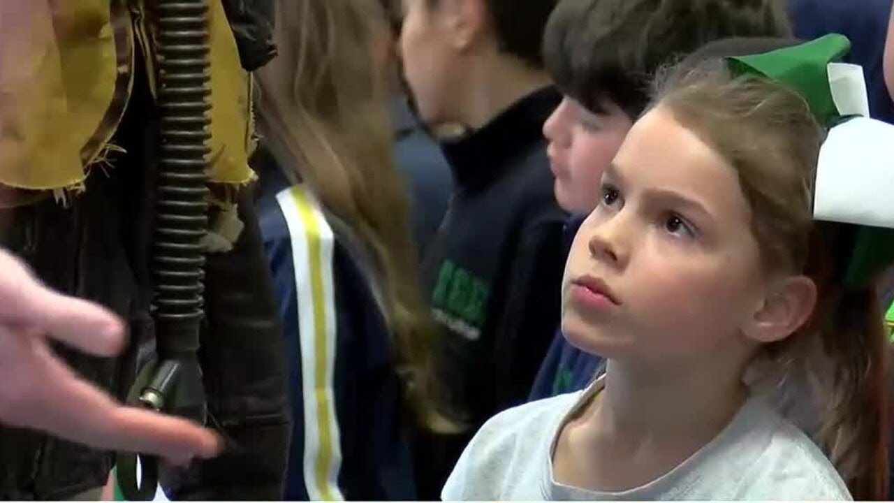 Members of U.S. Navy visit Elm Grove Elementary