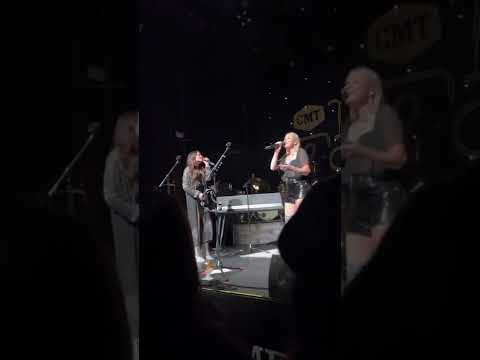 Maddie and Tae - Die From A Broken Heart (ASNS tour)