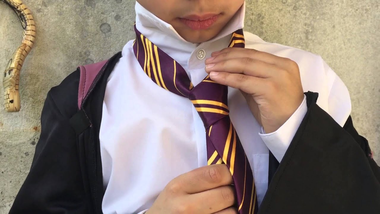 How to tie a school tie with Harry Potter