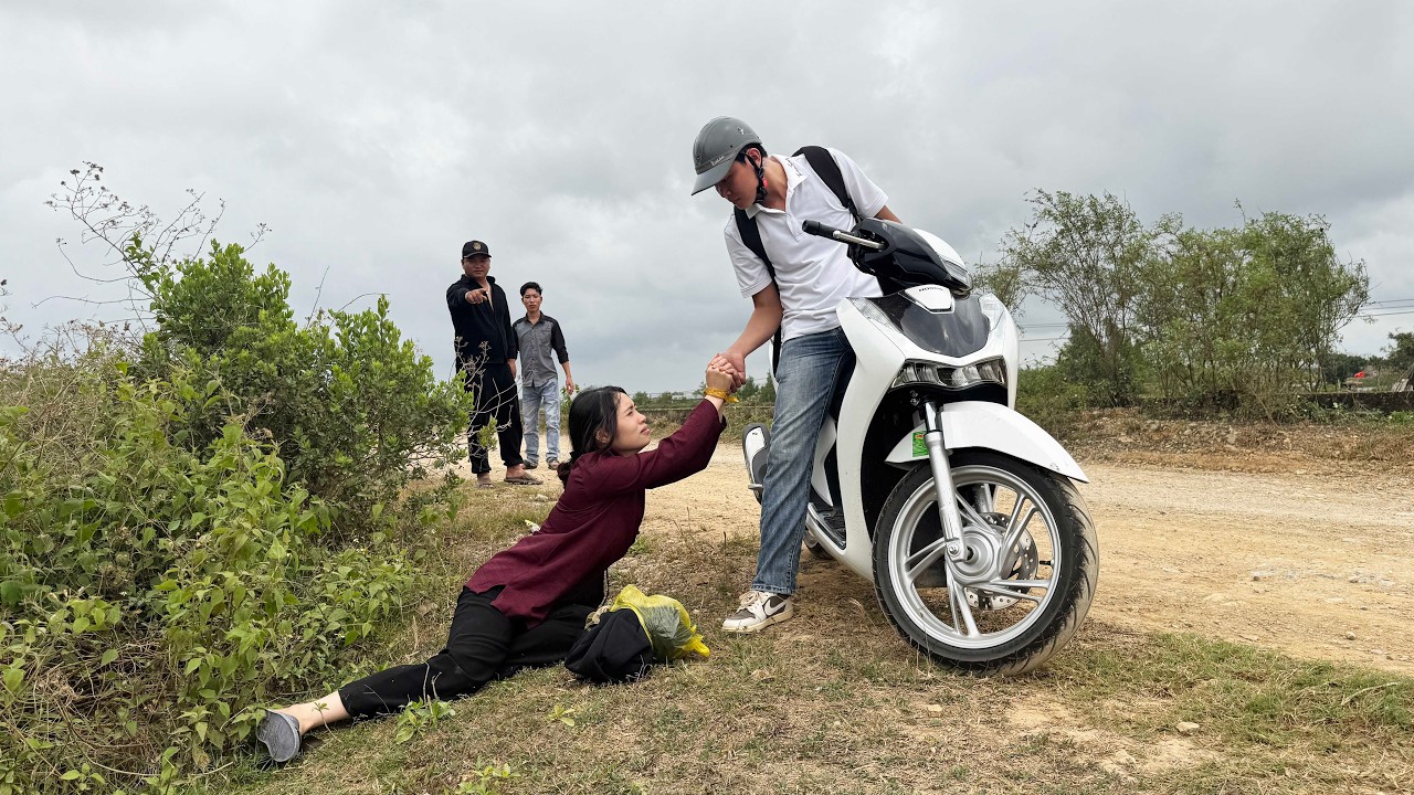 A homeless girl was rescued by a stranger after being tricked by thugs – escaping imminent danger.