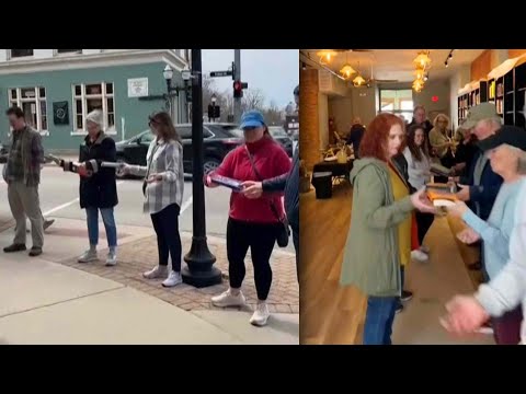 Community Helps Bookstore Move In The Best Way - Mix 103.1