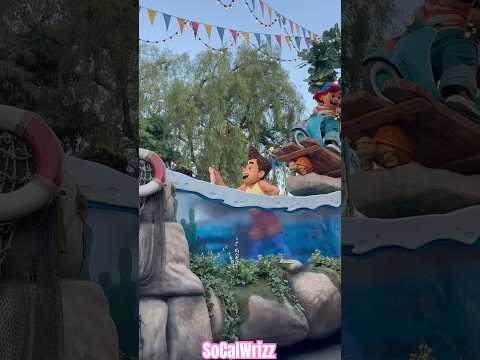 #luca #pixar #pixarfest #disney #bettertogetherparade #castmembers #socalwrizz #dance #fyp