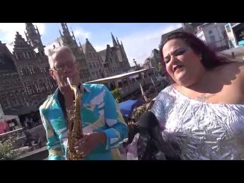 Phat Man Dee and Nik Phelps on St. Michael's Bridge in Gent, Belgique