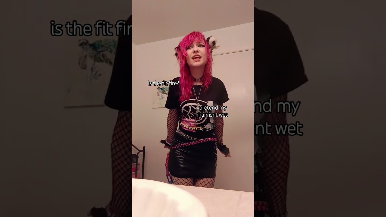 mroewwqw #emo#scene#girl#shorts